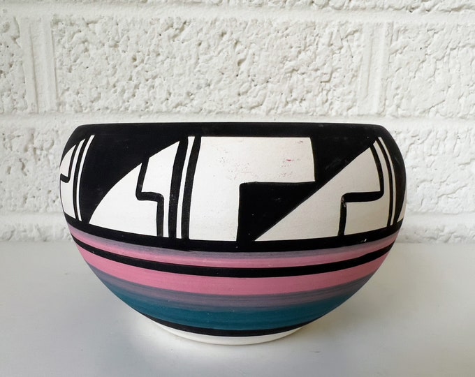 Vintage Ute Mountain Tribe Pottery Vase | Signed Ruth Root | Pottery ...