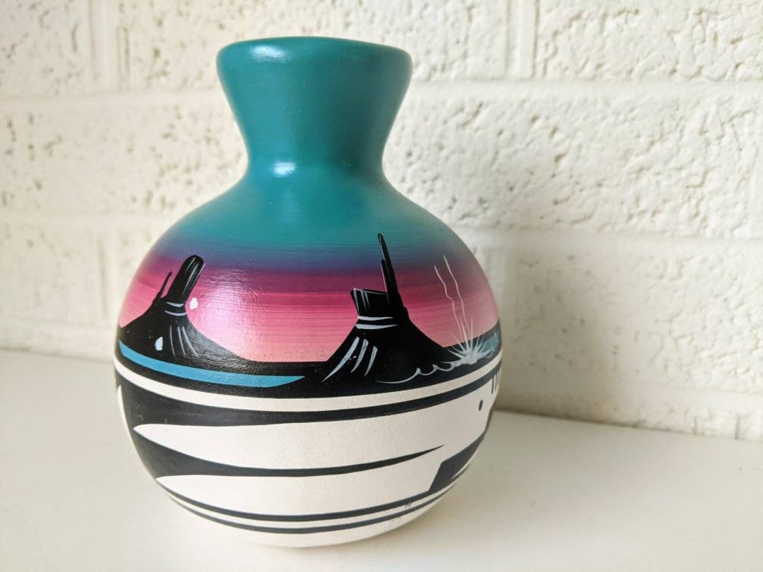 Small Vintage Signed Diné Pottery Vase Navajo, American Indian Pottery ...