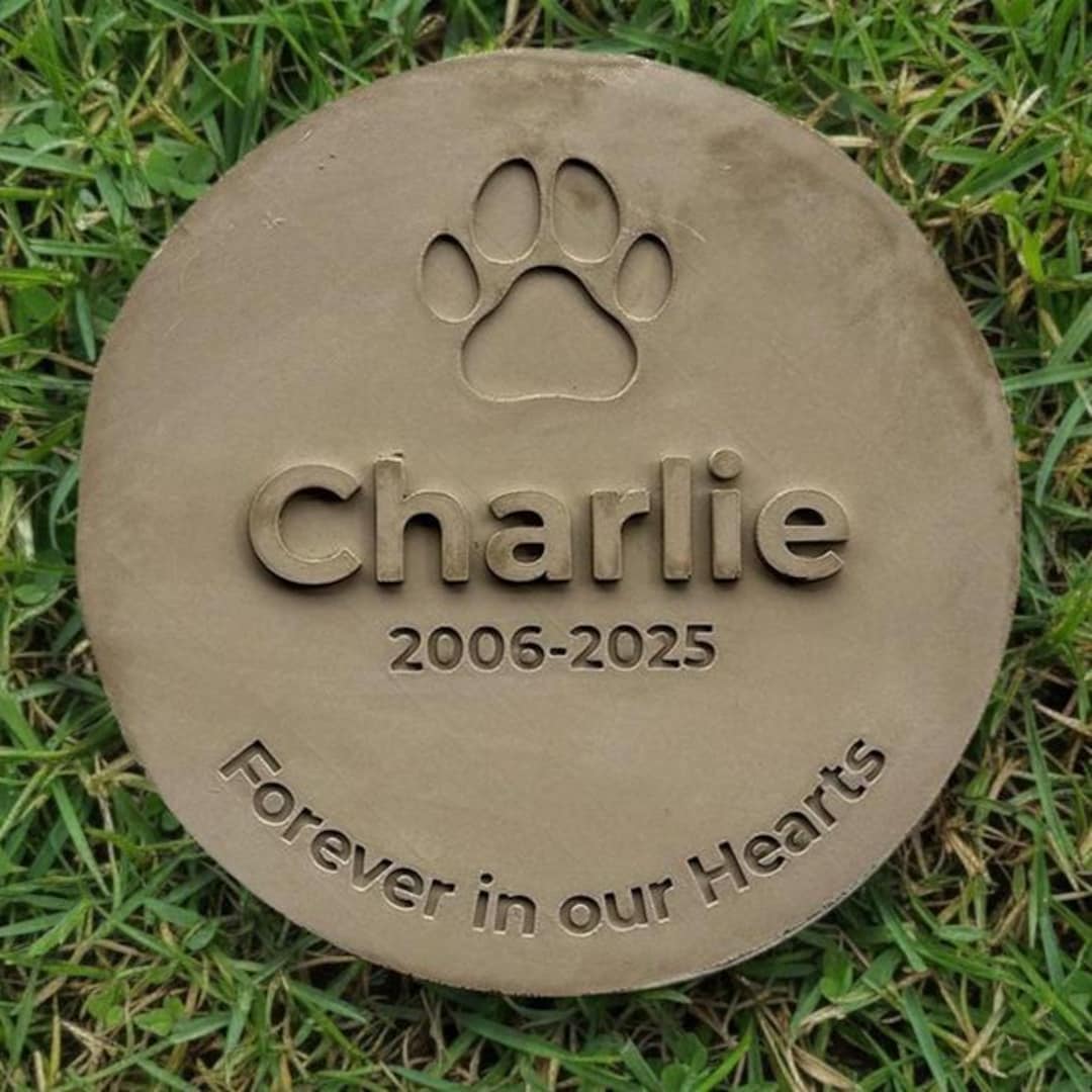 Round Pet Memorial Stone, Handmade Concrete Pet Memorial Rock, Outdoor ...