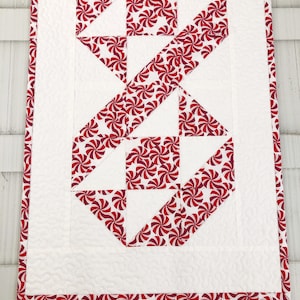 Table Runner Quilt Pattern, Twisted Ribbon PDF Pattern, Table Runner Pattern, Christmas Runner ...