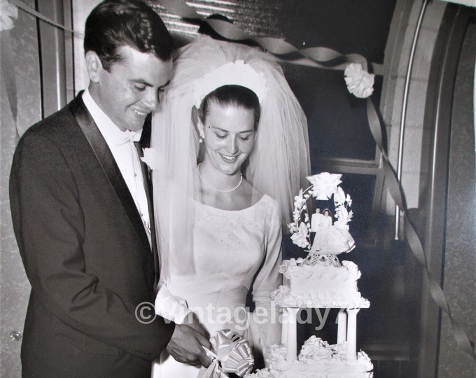 Vintage Photo 1966 Bride and Groom Cutting the Cake Archive of ...