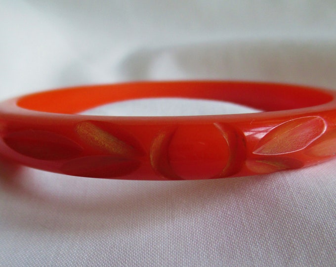 Vintage Orange Red Bakelite Bangle Heavy Carved Bracelet Unusual ...