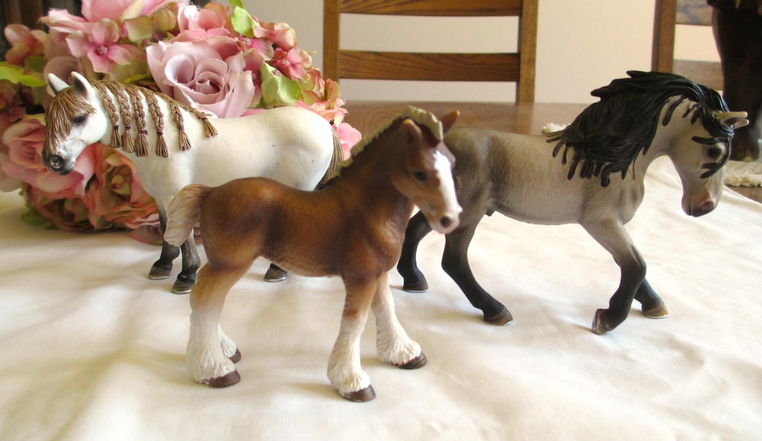 Schleich Horses Lot of 3 Stallion, Mare and Yearling Foal Figurine All ...