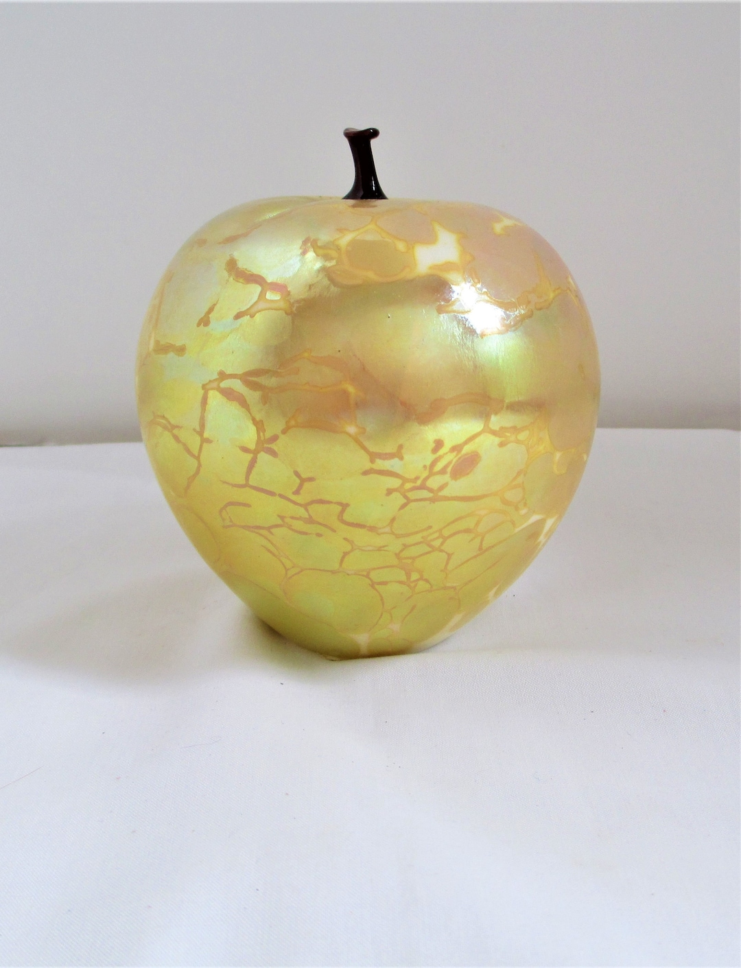 Orient & Flume Paperweight 1979 Stunning Iridescent Golden Large Apple ...