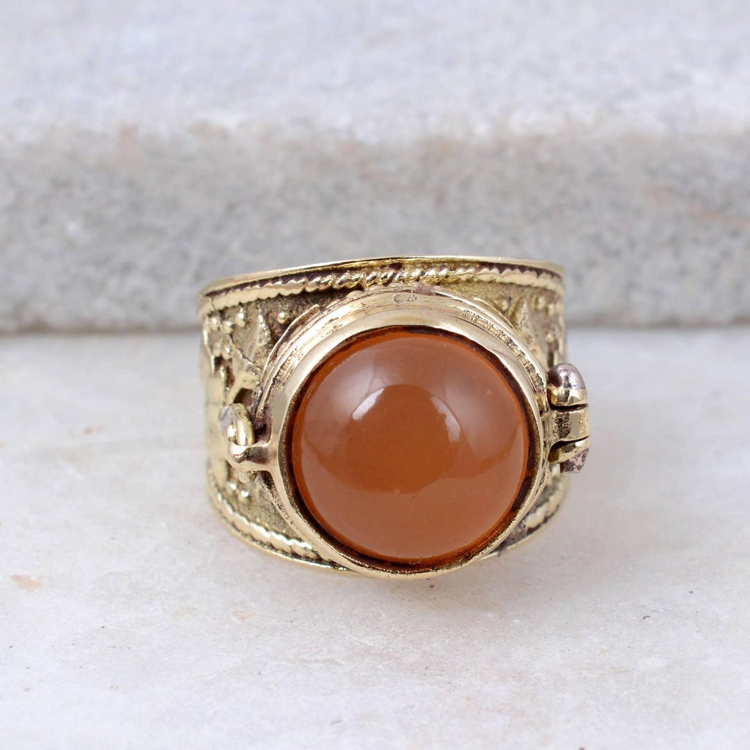 Vintage Foliage Signet Poison Ring, Gold Tone Floral Locket Ring With ...