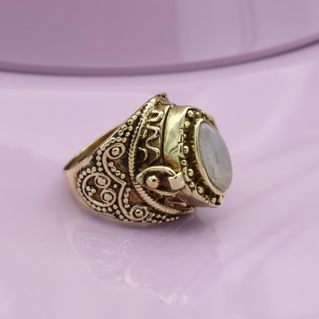 Beautiful Moonstone Poison Ring, Pill Box Locket, Snuff Ring, Poison ...