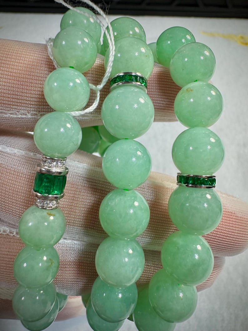 Collier de collection en grosses perles de jadéite vert fruité甜果綠塔珠鏈 ...