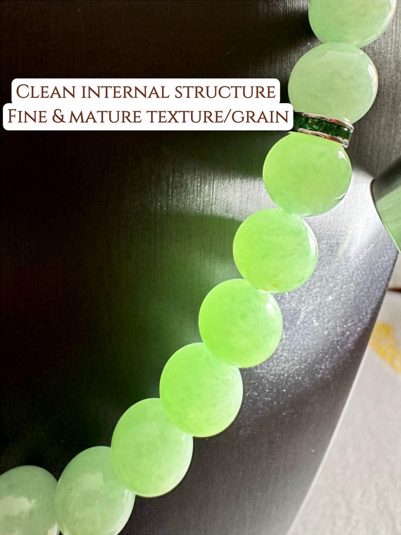 Collier de collection en grosses perles de jadéite vert fruité甜果綠塔珠鏈 ...