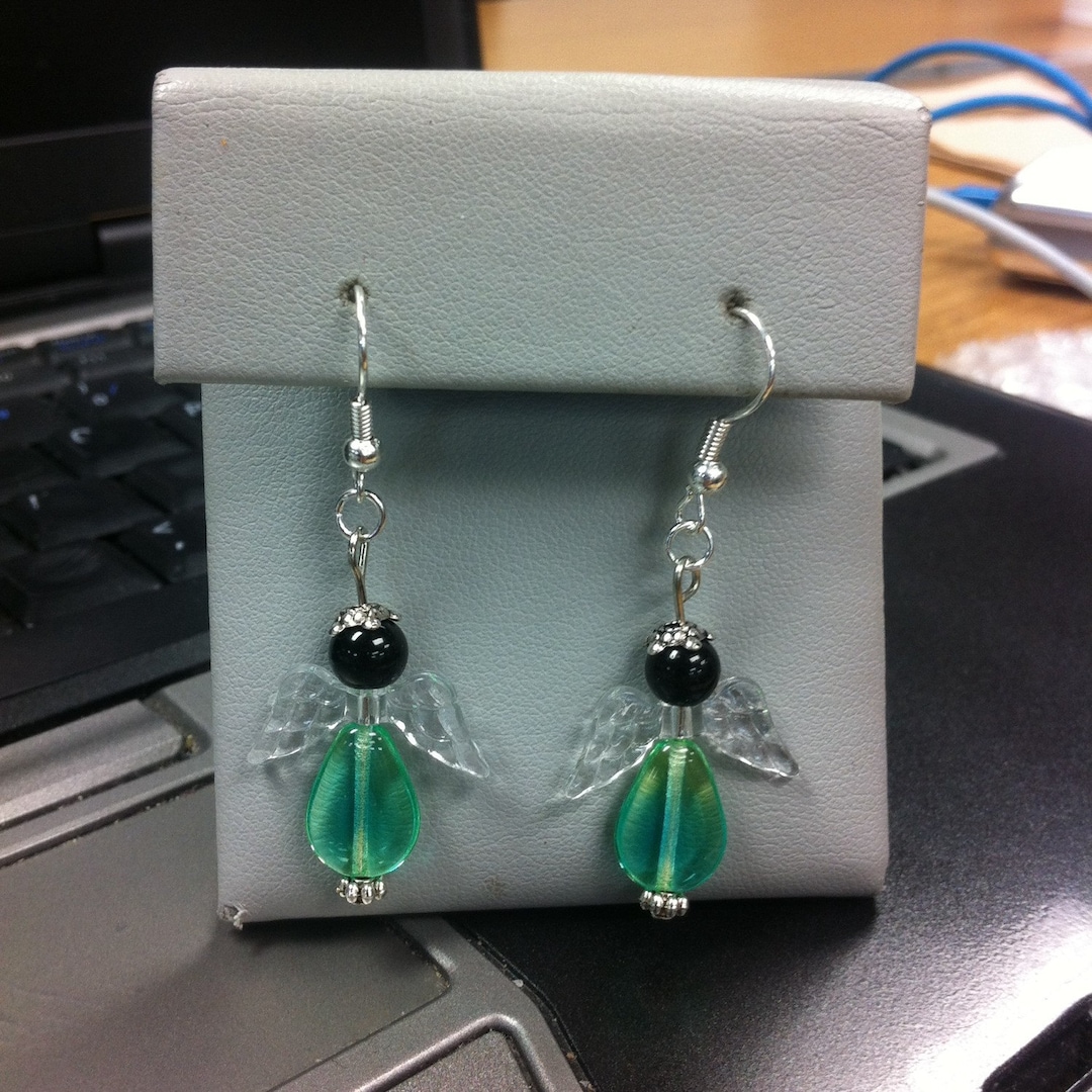 Ángeles verdes con pendientes de cabeza de cristal negro - Etsy España