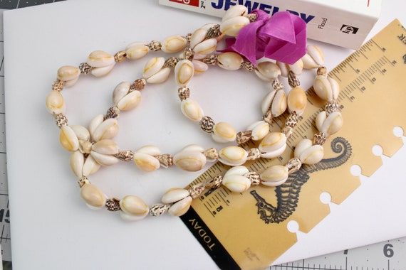 Vintage 1960s Shell necklace, 1960s beach jewelry … - Gem