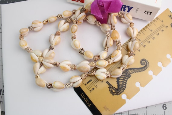 Vintage 1960s Shell necklace, 1960s beach jewelry … - Gem
