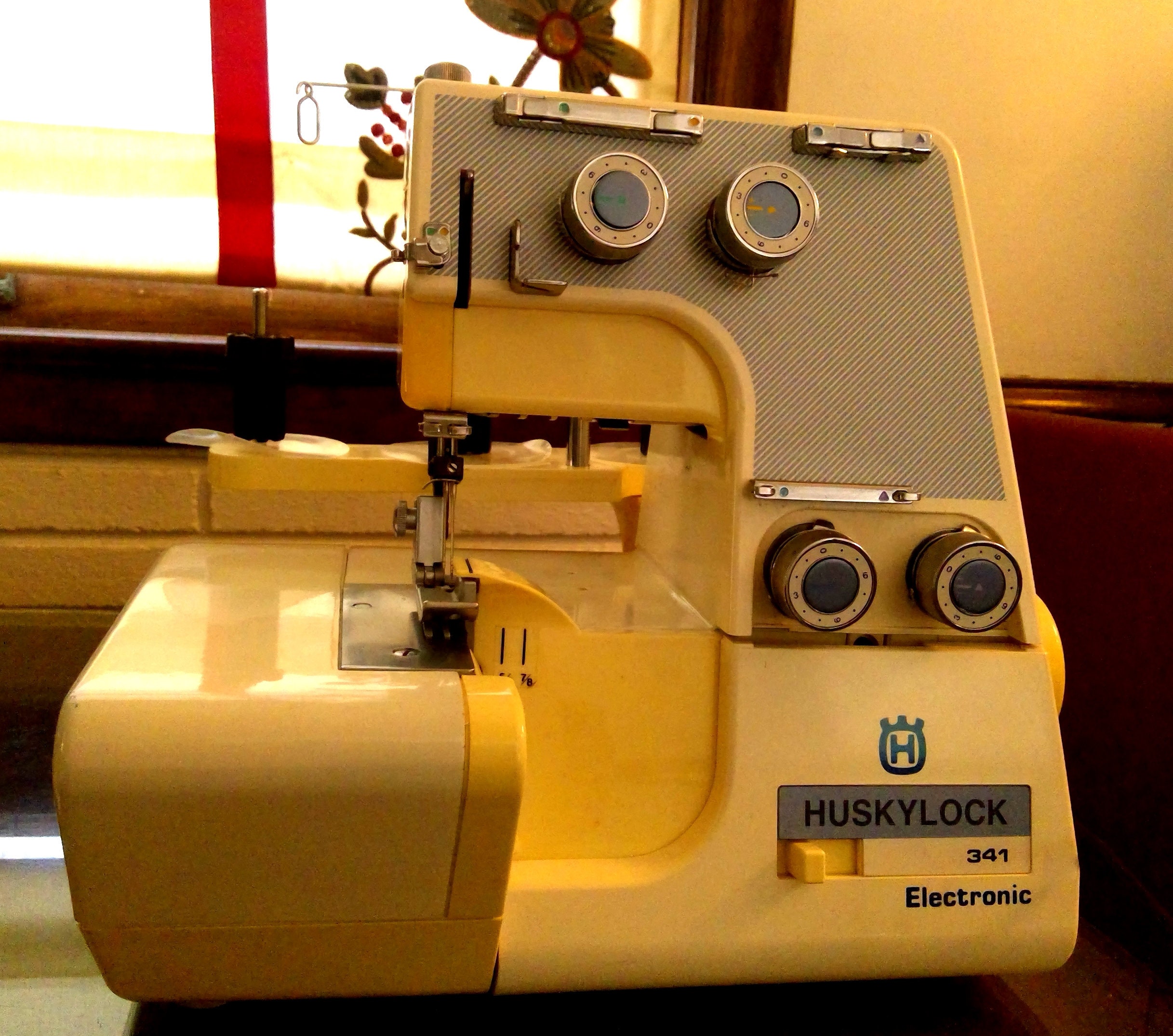 VTG Husqvarna Huskylock 341 Electronic Serger Sewing Machine - Etsy