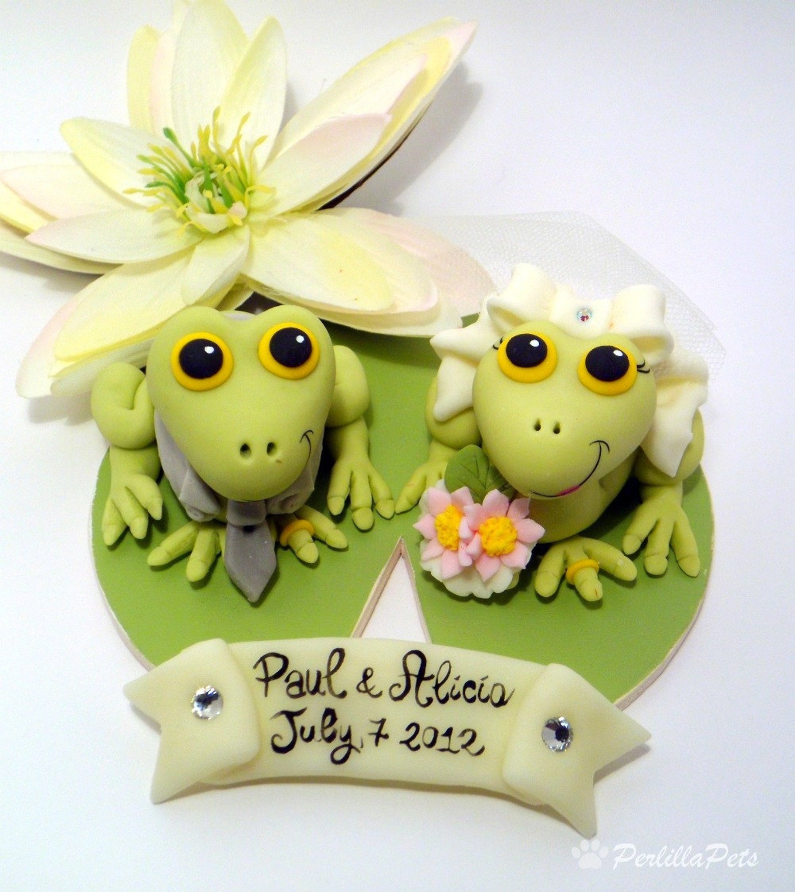 Frogs Cake Topper for a Wedding Cake With a Lily Pad Wood Base - Etsy