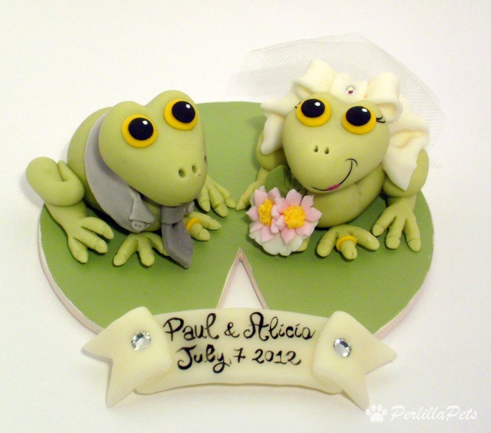 Frogs Cake Topper for a Wedding Cake With a Lily Pad Wood Base - Etsy