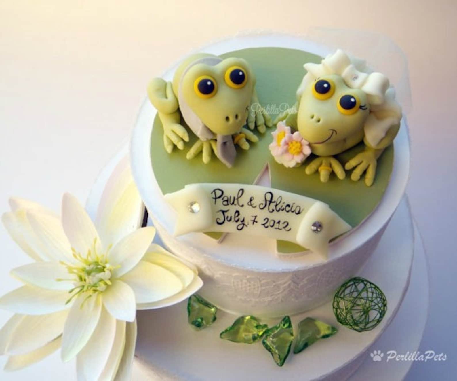 Frogs Cake Topper for a Wedding Cake With a Lily Pad Wood Base - Etsy