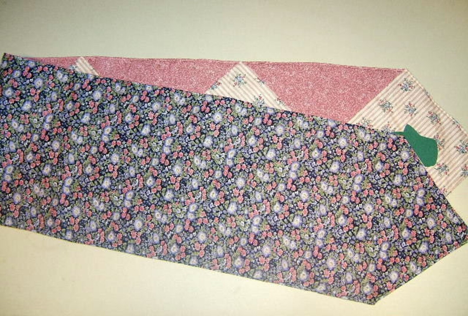 Victorian Table Runner, Quilted Table Runner, Appliqued Baskets - Etsy