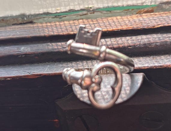 Vintage Avon Sterling Silver Bypass Skeleton Key Ring… - Gem