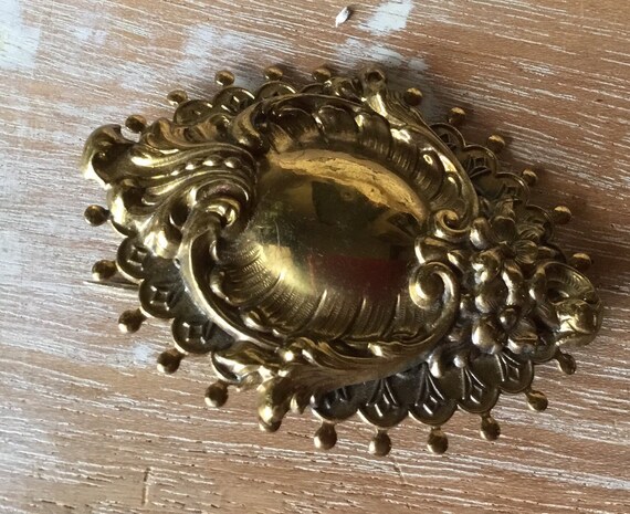 Large detailed brass brooch - Gem