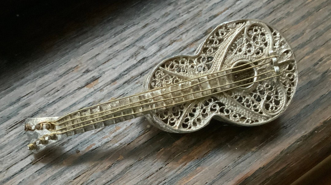 925 Sterling Silver - Vintage Antique Swirl Filigree Detail Guitar Pin ...