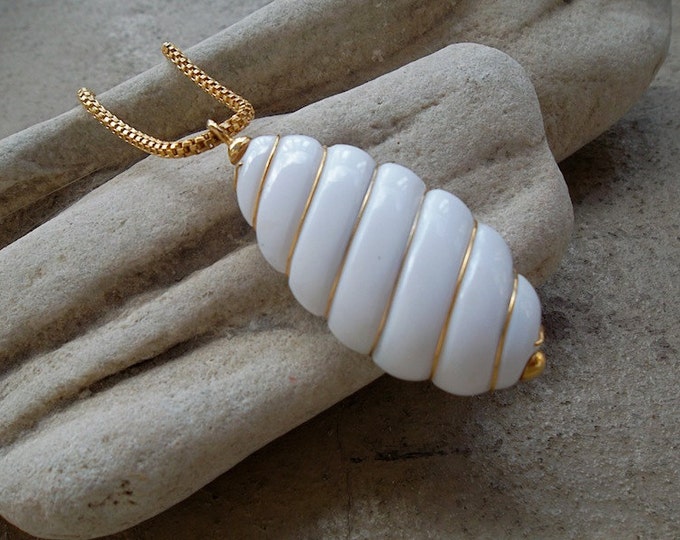 Monet Shell Necklace: 70s Vintage Enamel Wire Wrap Shell - Etsy