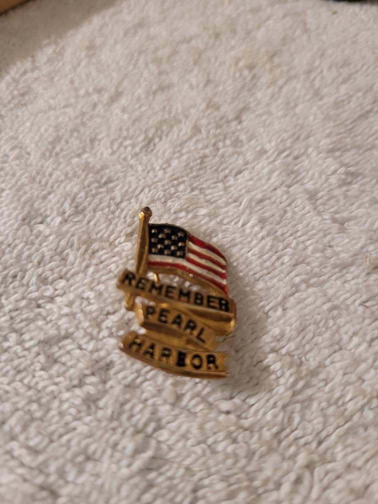 Remember Pearl Harbor Pin