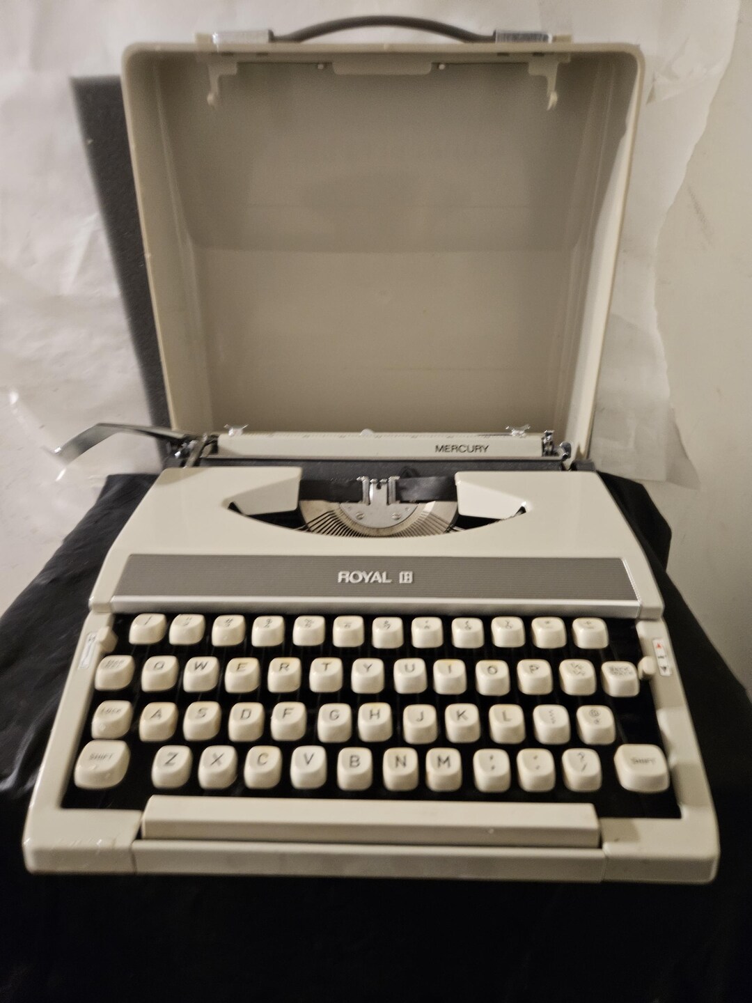 Vintage 1969 Royal Mercury Ultra Portable Manual Typewriter W/case T71 ...