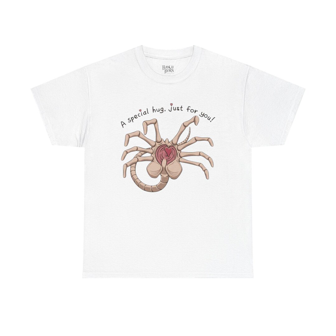 Facehugger Heart T-shirt | Sci-fi Alien Hug Tee - Etsy