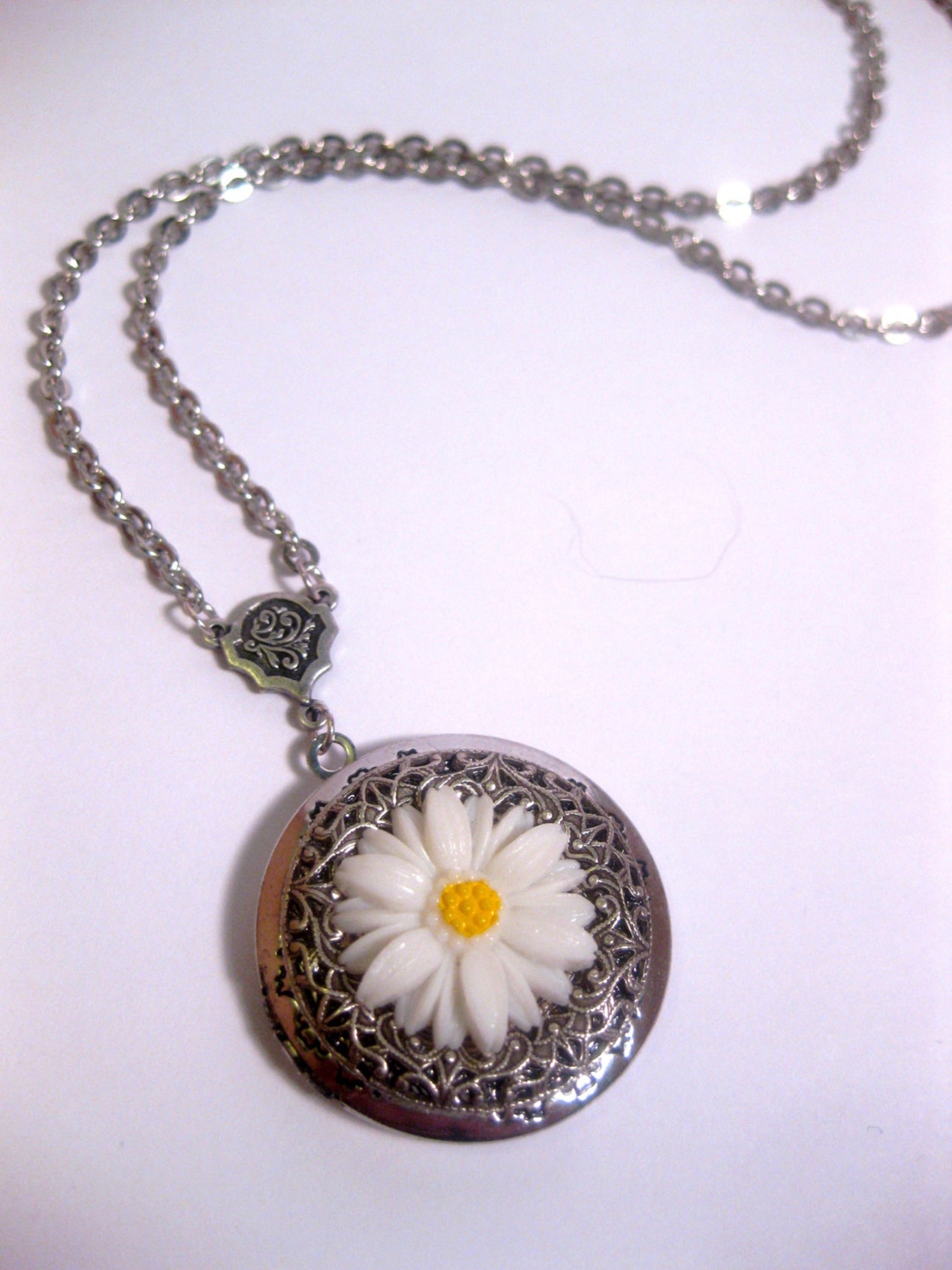 Flower Locket - White Flower Necklace - Friendship - Daisy Necklace - Etsy