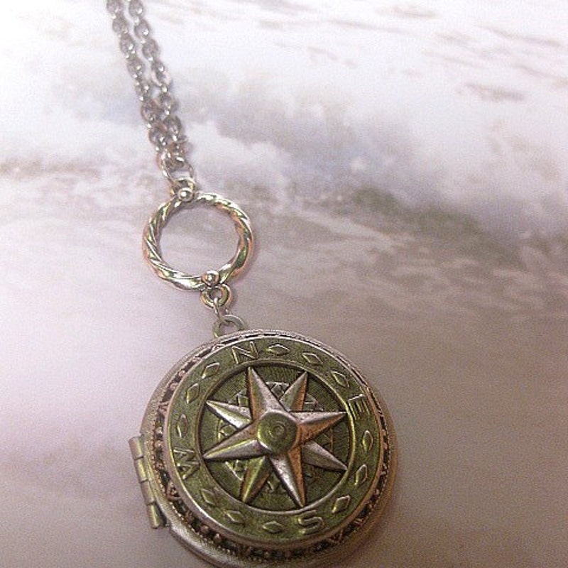 Compass Locket - Etsy