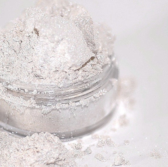 Shimmering white highlighter store