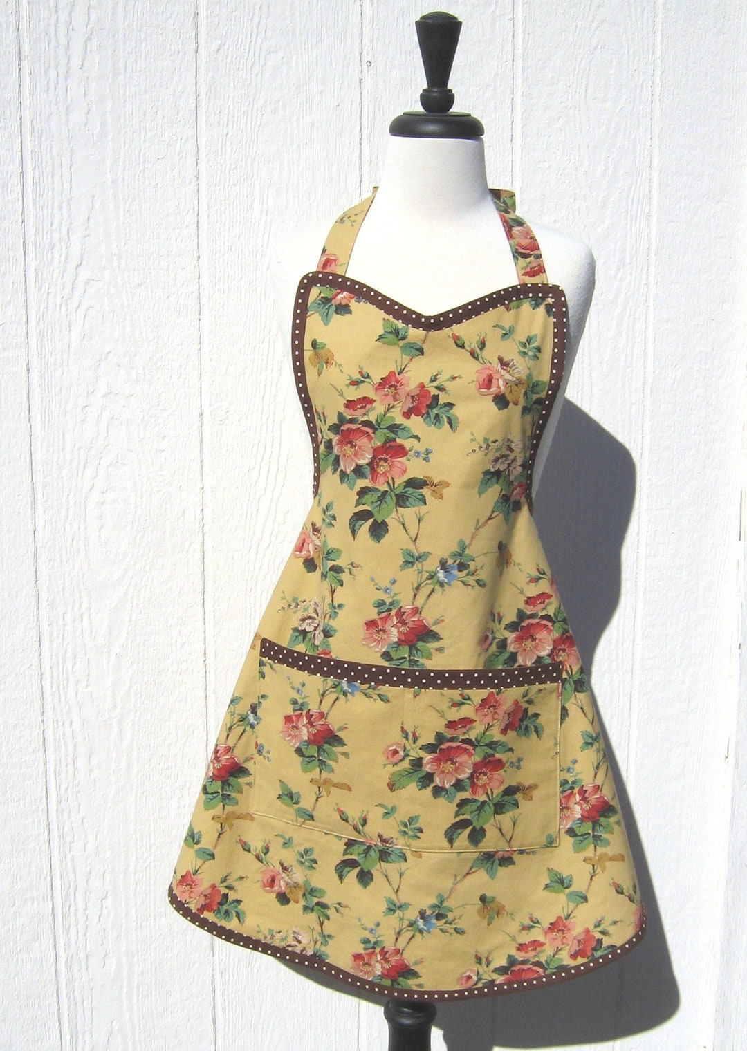 Vintage Roses Apron With Ties, Pocket and Brown White Polka Dot Trim ...