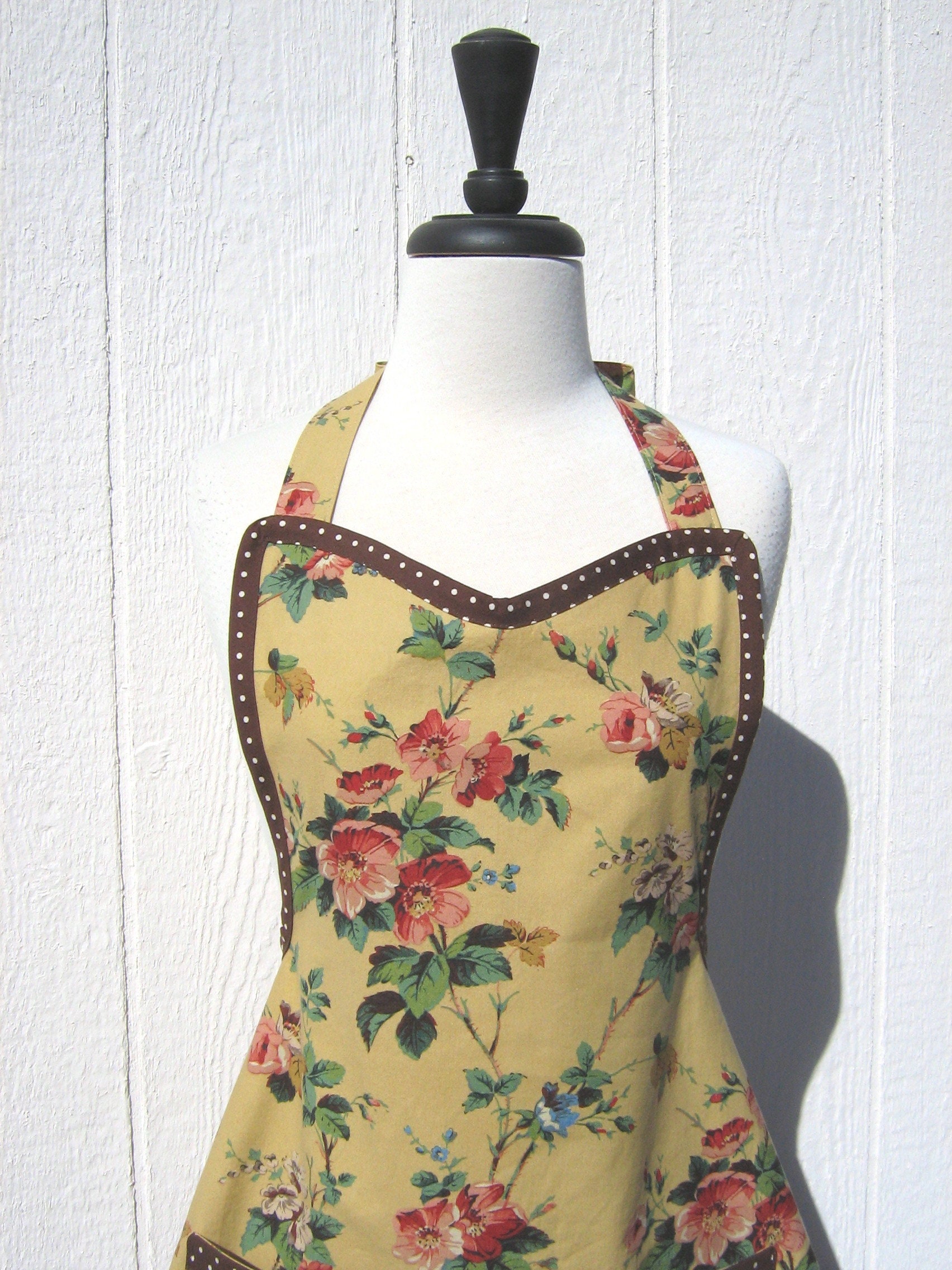 Vintage Roses Apron With Ties, Pocket and Brown White Polka Dot Trim ...