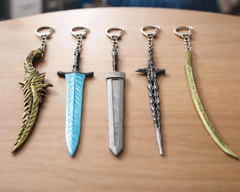 Elden Ring Mini Sword Keychain 14cm – Dark Moon Greatsword Pendant ...