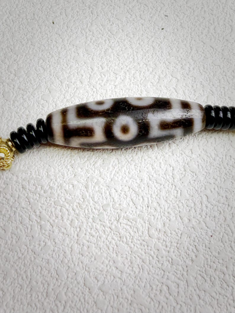 Tibetan Seven-eyed Dzi Bead Necklace | Old Mine Agate, Totem Symbolism ...