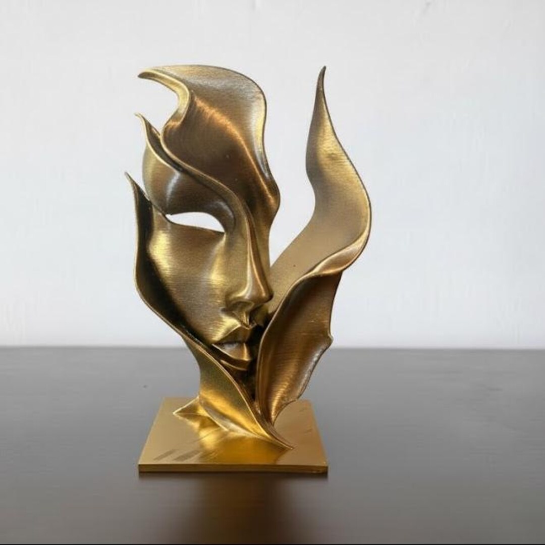 Abstract Gold Face Sculpture - Modern Design Statue With Fluid Lines ...