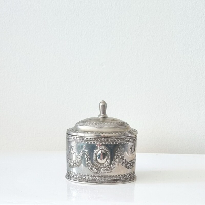 Metal Gift Box - 60+ Gift Ideas for 2025