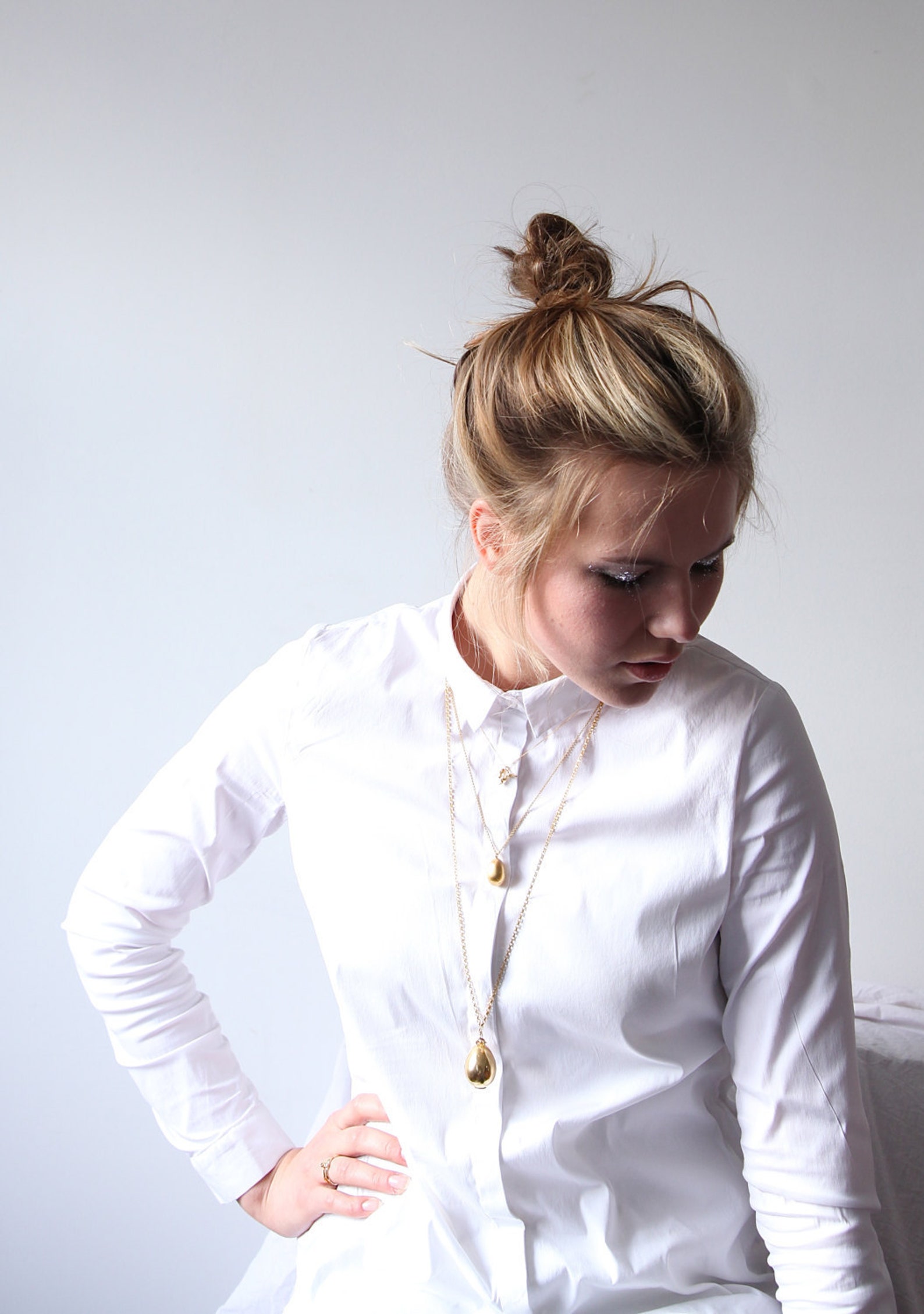 Tiny Gold Hare Necklace - Etsy