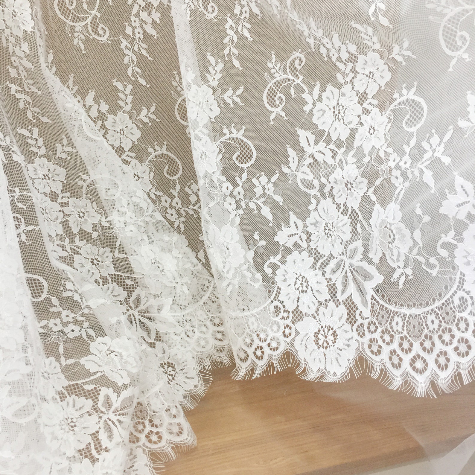 3 yardas Chantilly tela de encaje de boda en marfil para | Etsy