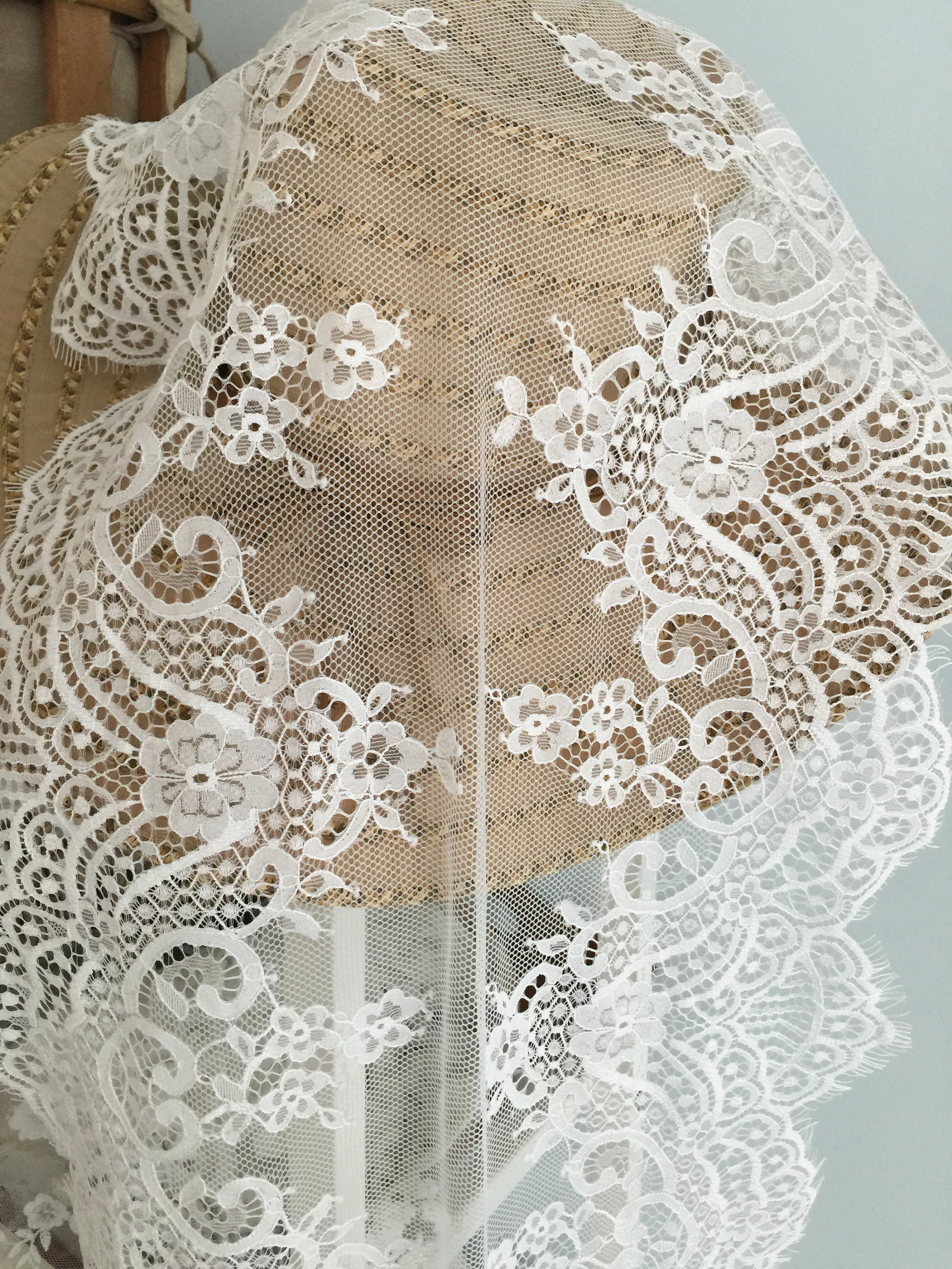 3 Meters Ivory Lace Table Runners Chantilly Lace Delicate | Etsy