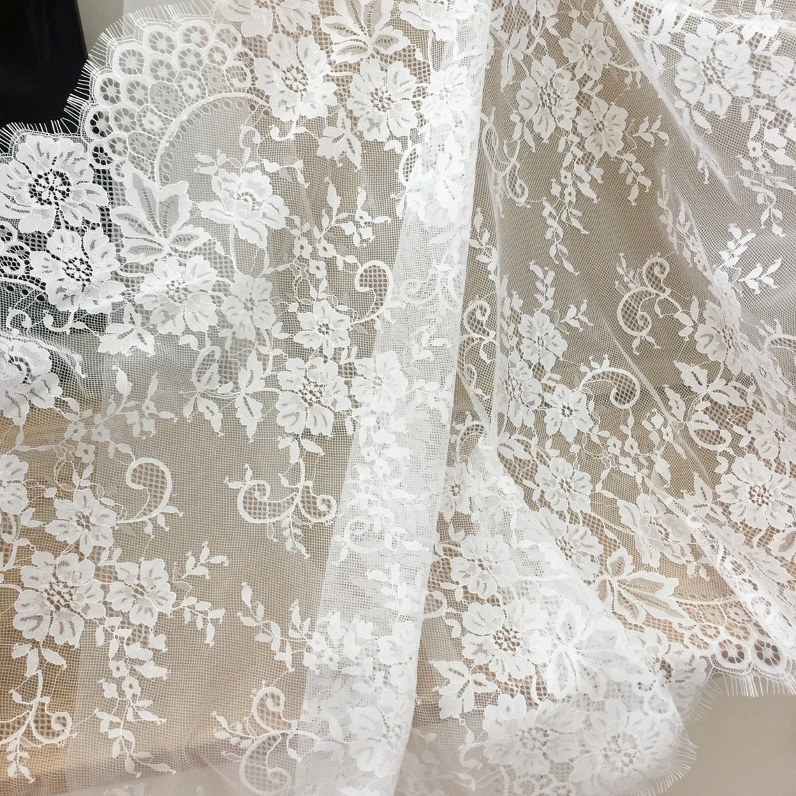 3 yardas Chantilly tela de encaje de boda en marfil para | Etsy