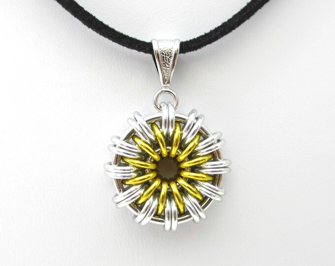 Daisy Pendant Necklace, Chainmail Jewelry - Etsy