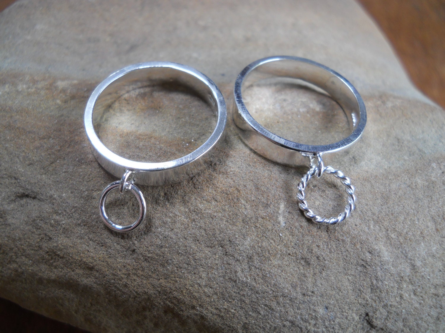 Simple Story of O Ring - Etsy