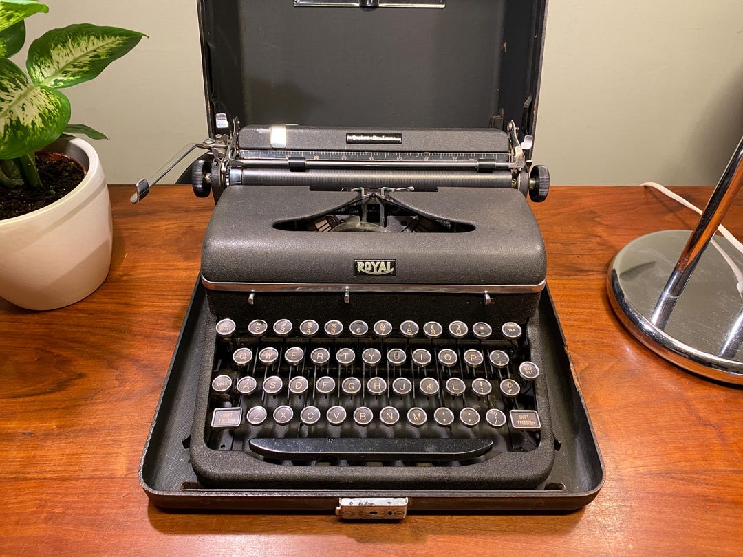 Vintage 1948 Royal Quite De Luxe Typewriter - Etsy