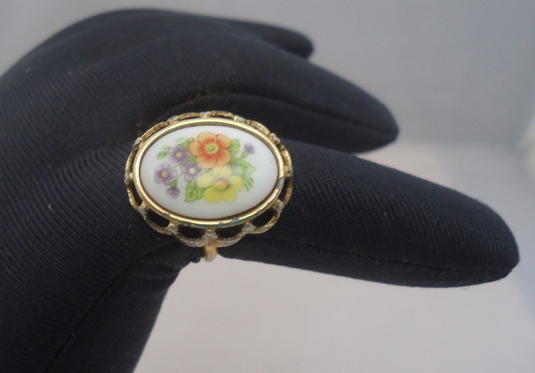 Vintage Avon Porcelain Flower Ring: Gold Plated Floral Print - Etsy