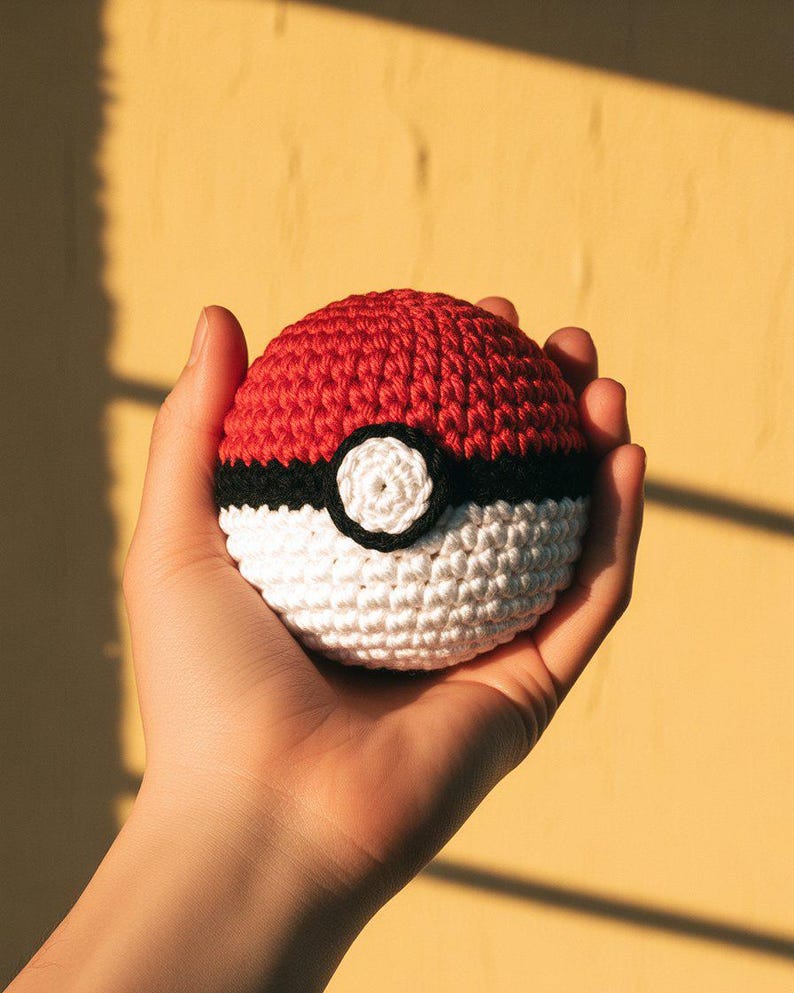 Pokeball Crochet Pattern | Pokemon Plushie Amigurumi, Easy DIY Pokemon ...