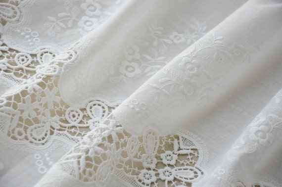 Off White Lace Border