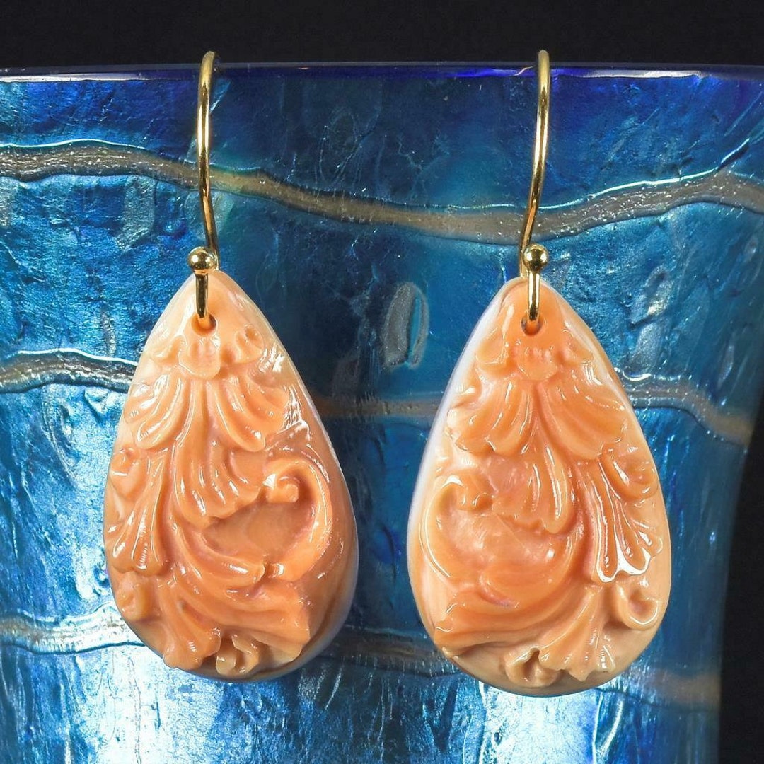 Gift Artisan Handcrafted Natural Conch Shell Carved Floral Motif Dangle ...