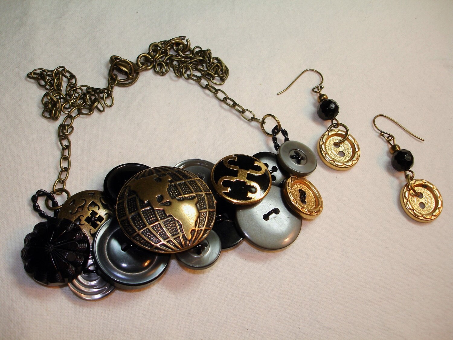 Button Necklace - VINTAGE Button Jewelry - Globe Button -gold Metal ...
