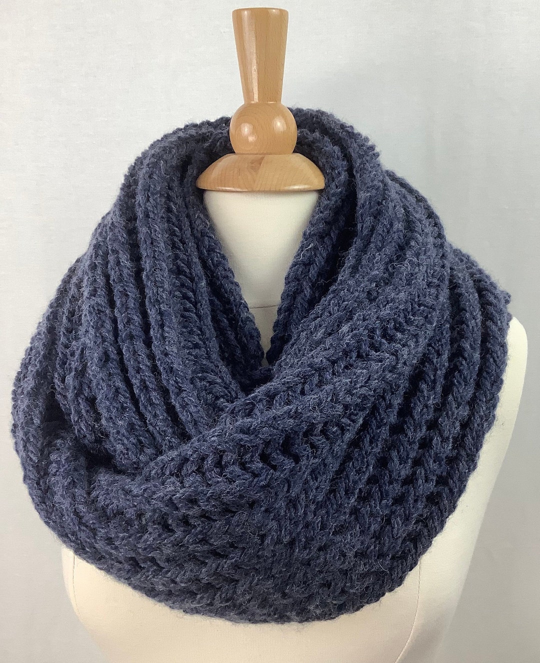 Knit blue-gray scarf/ infinity scarf/ unisex scarf/ winter scarf - Etsy.de
