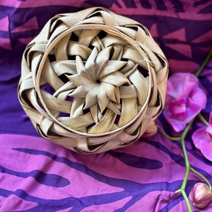 Gorgeous Handwoven Hawaiian Coco Frond Bowl • Fruit Basket • Woven Bowl ...